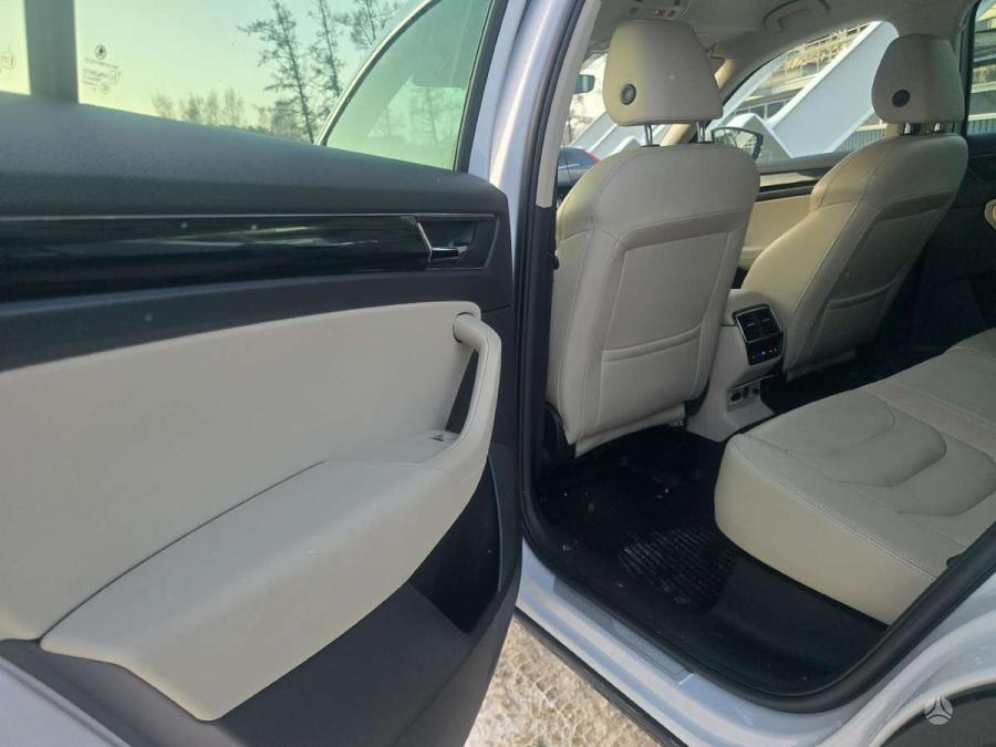 White Skoda Kodiaq 2019 in Vilnius, with an engine capacity of 1.97 L and mileage of 123 thousand km for 24200 €, photo 19 on AUTOMOTO.COM.LV