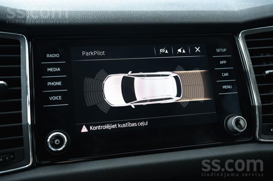 Белый Шкода Kodiaq 2019 в Рига, объемом двигателя 1.50 л и пробегом 90 тыс. км за 18990 €, фото 18 на AUTOMOTO.COM.LV