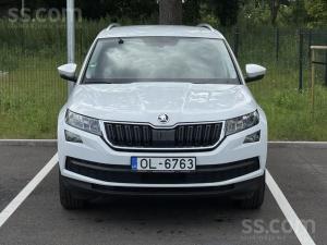 White Skoda Kodiaq 2019 in Riga, with an engine capacity of 2.00 L and mileage of 154 thousand km for 19990 €, photo 3 on AUTOMOTO.COM.LV