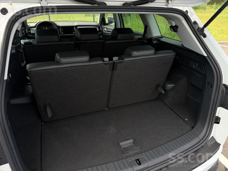 White Skoda Kodiaq 2019 in Riga, with an engine capacity of 2.00 L and mileage of 154 thousand km for 19990 €, photo 13 on AUTOMOTO.COM.LV