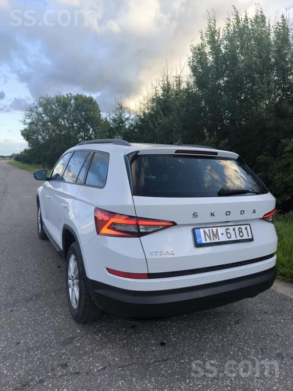 White Skoda Kodiaq 2019 in Riga, with an engine capacity of 2.00 L and mileage of 236 thousand km for 14900 €, photo 4 on AUTOMOTO.COM.LV