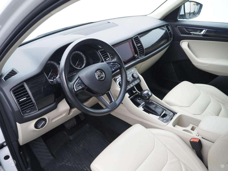Белый Шкода Kodiaq 2019 в Вильнюс, объемом двигателя 1.97 л и пробегом 124 тыс. км за 22400 €, фото 11 на AUTOMOTO.COM.LV