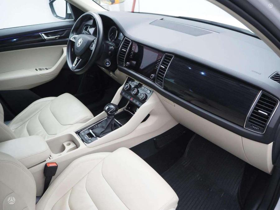 Белый Шкода Kodiaq 2019 в Вильнюс, объемом двигателя 1.97 л и пробегом 124 тыс. км за 22400 €, фото 15 на AUTOMOTO.COM.LV