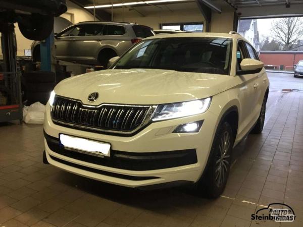 White Skoda Kodiaq 2020 in Kaunas, with an engine capacity of 2.00 L and mileage of 66 thousand km for 32535 €, photo 1 on AUTOMOTO.COM.LV