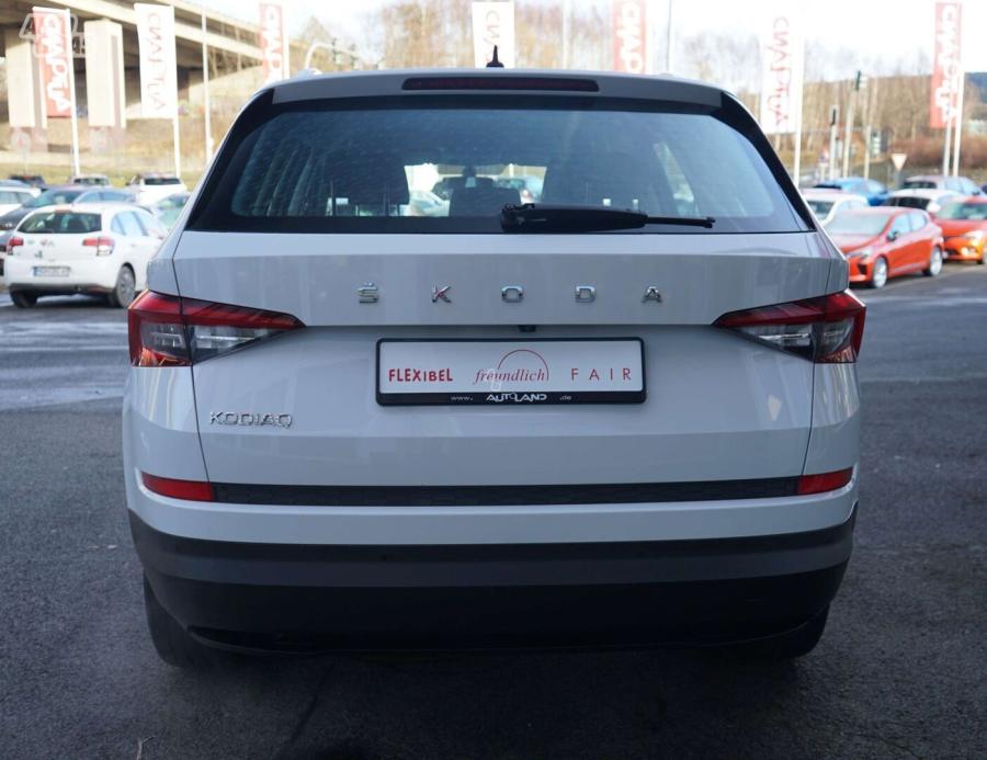 White Skoda Kodiaq 2020 in Kaunas, with an engine capacity of 1.50 L and mileage of 57 thousand km for 27540 €, photo 6 on AUTOMOTO.COM.LV