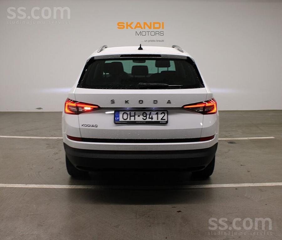 White Skoda Kodiaq 2020 in Riga, with an engine capacity of 1.50 L and mileage of 103 thousand km for 23490 €, photo 5 on AUTOMOTO.COM.LV