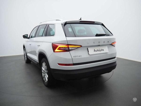 Белый Шкода Kodiaq 2020 в Вильнюс, объемом двигателя 1.97 л и пробегом 122 тыс. км за 22700 €, фото 6 на AUTOMOTO.COM.LV