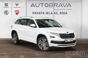 White Skoda Kodiaq 2020 in Riga, with an engine capacity of 2.00 L and mileage of 119 thousand km for 25800 €, photo 4 on AUTOMOTO.COM.LV