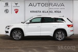 White Skoda Kodiaq 2020 in Riga, with an engine capacity of 2.00 L and mileage of 119 thousand km for 25800 €, photo 5 on AUTOMOTO.COM.LV