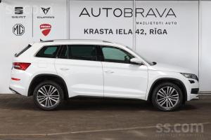 White Skoda Kodiaq 2020 in Riga, with an engine capacity of 2.00 L and mileage of 119 thousand km for 25800 €, photo 6 on AUTOMOTO.COM.LV