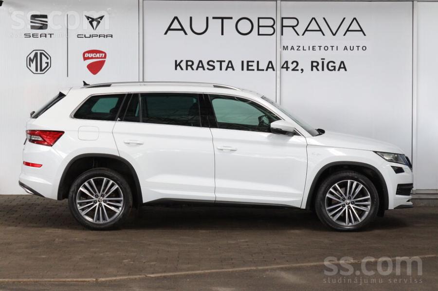 White Skoda Kodiaq 2020 in Riga, with an engine capacity of 2.00 L and mileage of 119 thousand km for 25800 €, photo 6 on AUTOMOTO.COM.LV