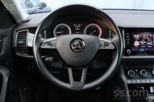 White Skoda Kodiaq 2020 in Riga, with an engine capacity of 2.00 L and mileage of 119 thousand km for 25800 €, photo 11 on AUTOMOTO.COM.LV