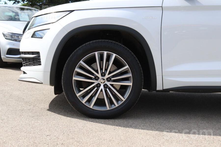 White Skoda Kodiaq 2020 in Riga, with an engine capacity of 2.00 L and mileage of 119 thousand km for 25800 €, photo 36 on AUTOMOTO.COM.LV