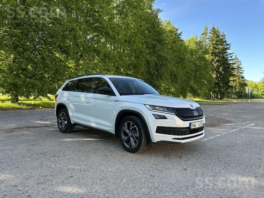 White Skoda Kodiaq 2020 in Kuldiga, with an engine capacity of 2.00 L and mileage of 152 thousand km for 21000 €, photo 4 on AUTOMOTO.COM.LV
