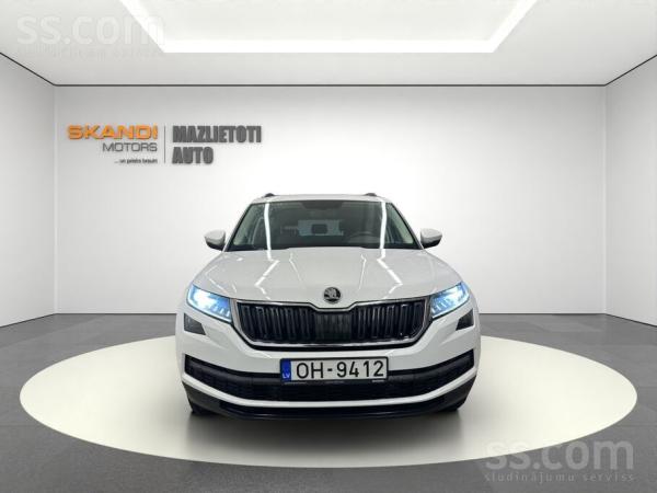 Белый Шкода Kodiaq 2020 в Рига, объемом двигателя 1.50 л и пробегом 103 тыс. км за 21790 €, фото 2 на AUTOMOTO.COM.LV