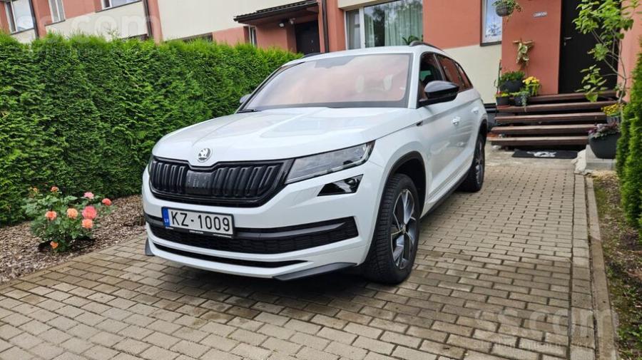 White Skoda Kodiaq 2020 in Riga, with an engine capacity of 2.00 L and mileage of 129 thousand km for 25500 €, photo 1 on AUTOMOTO.COM.LV