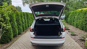 White Skoda Kodiaq 2020 in Riga, with an engine capacity of 2.00 L and mileage of 129 thousand km for 25500 €, photo 6 on AUTOMOTO.COM.LV