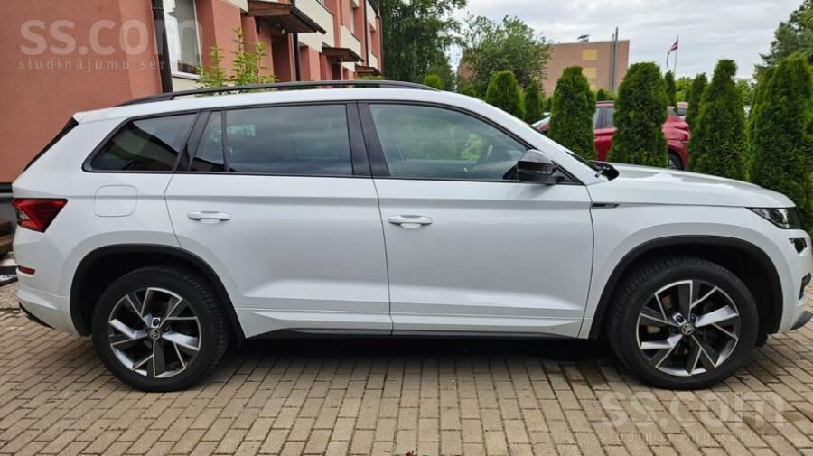 White Skoda Kodiaq 2020 in Riga, with an engine capacity of 2.00 L and mileage of 129 thousand km for 25500 €, photo 8 on AUTOMOTO.COM.LV