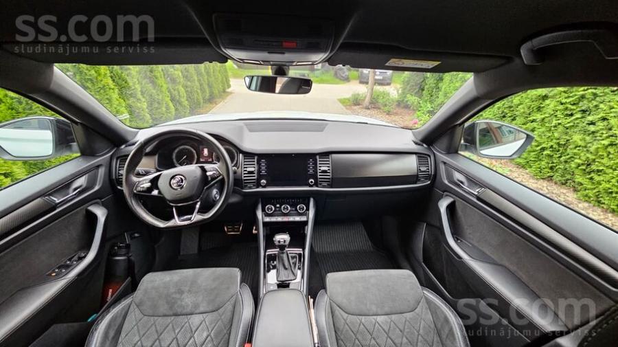 White Skoda Kodiaq 2020 in Riga, with an engine capacity of 2.00 L and mileage of 129 thousand km for 25500 €, photo 9 on AUTOMOTO.COM.LV