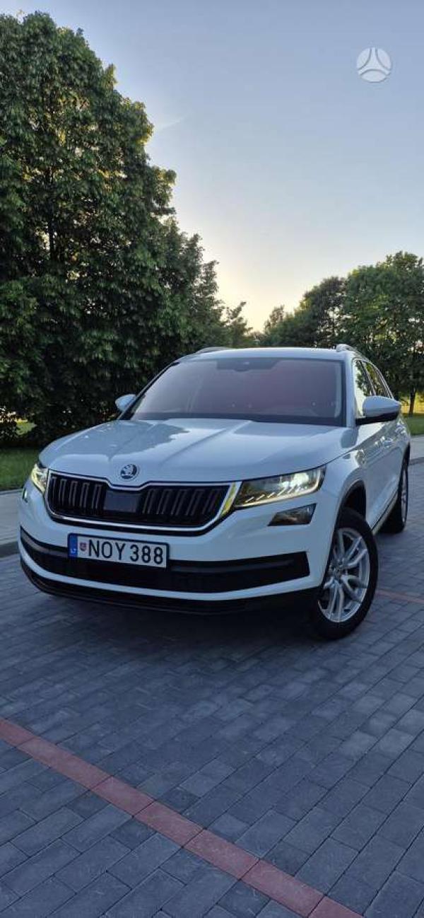 White Skoda Kodiaq 2020 in Telschi, with an engine capacity of 1.97 L and mileage of 223 thousand km for 18500 €, photo 1 on AUTOMOTO.COM.LV