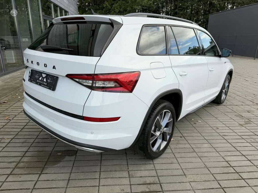 White Skoda Kodiaq 2020 in Kaunas, with an engine capacity of 1.50 L and mileage of 199 thousand km for 19700 €, photo 4 on AUTOMOTO.COM.LV
