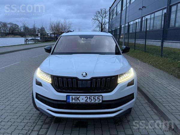 White Skoda Kodiaq 2021 in Liepaja, with an engine capacity of 2.00 L and mileage of 51 thousand km for 28300 €, photo 2 on AUTOMOTO.COM.LV