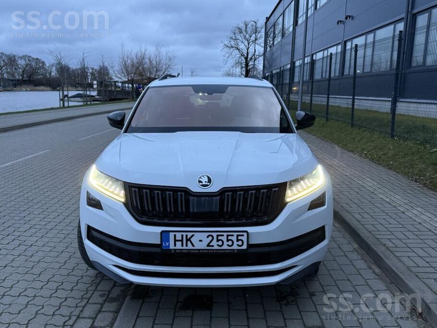 White Skoda Kodiaq 2021 in Liepaja, with an engine capacity of 2.00 L and mileage of 51 thousand km for 28300 €, photo 2 on AUTOMOTO.COM.LV
