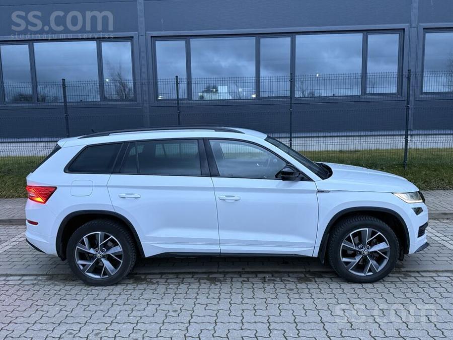 White Skoda Kodiaq 2021 in Liepaja, with an engine capacity of 2.00 L and mileage of 51 thousand km for 28300 €, photo 4 on AUTOMOTO.COM.LV