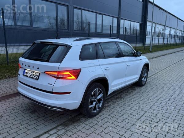 White Skoda Kodiaq 2021 in Liepaja, with an engine capacity of 2.00 L and mileage of 51 thousand km for 28300 €, photo 5 on AUTOMOTO.COM.LV