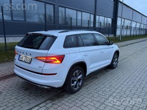 White Skoda Kodiaq 2021 in Liepaja, with an engine capacity of 2.00 L and mileage of 51 thousand km for 28300 €, photo 5 on AUTOMOTO.COM.LV