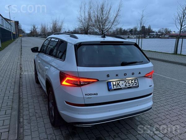 White Skoda Kodiaq 2021 in Liepaja, with an engine capacity of 2.00 L and mileage of 51 thousand km for 28300 €, photo 6 on AUTOMOTO.COM.LV
