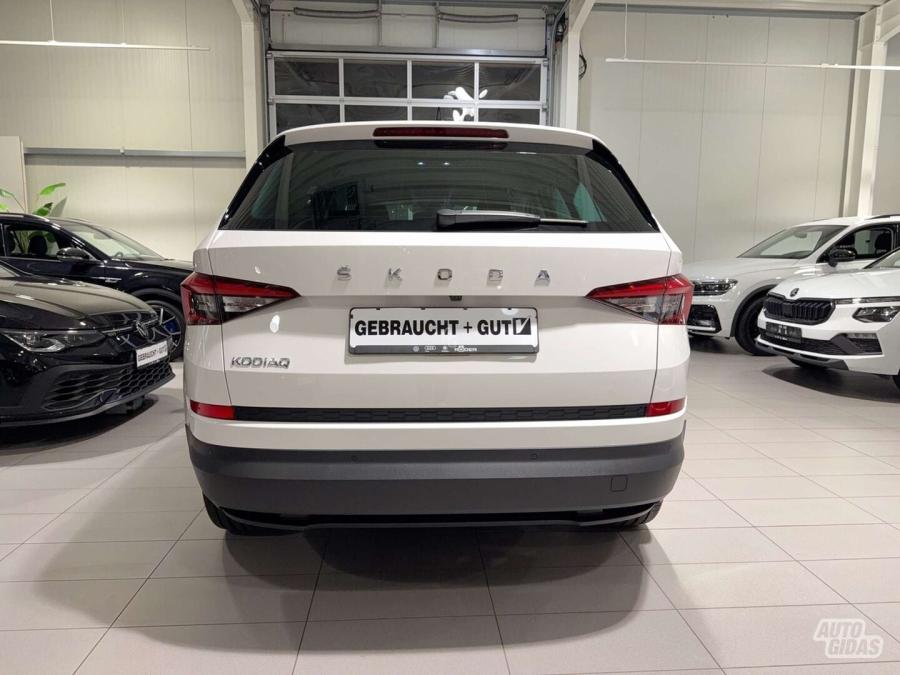 White Skoda Kodiaq 2021 in Kaunas, with an engine capacity of 1.50 L and mileage of 69 thousand km for 31001 €, photo 3 on AUTOMOTO.COM.LV