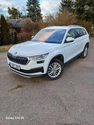 Белый Шкода Kodiaq 2021 в Каунас, объемом двигателя 1.97 л и пробегом 75 тыс. км за 27500 €, фото  на AUTOMOTO.COM.LV