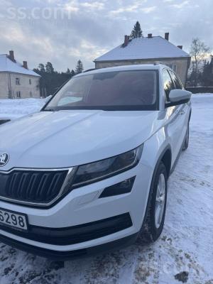 White Skoda Kodiaq 2021 in Riga, with an engine capacity of 2.00 L and mileage of 172 thousand km for 23000 €, photo 4 on AUTOMOTO.COM.LV