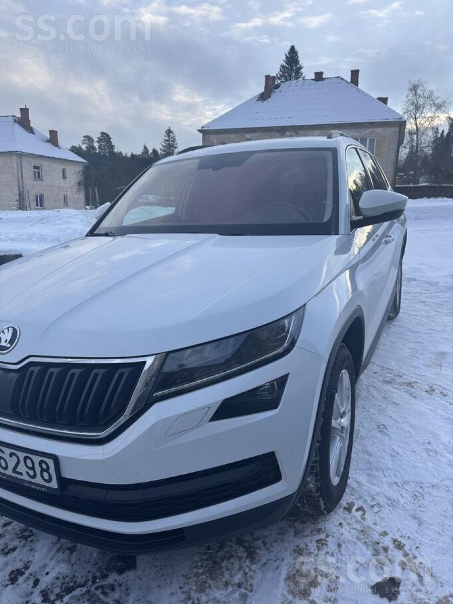 White Skoda Kodiaq 2021 in Riga, with an engine capacity of 2.00 L and mileage of 172 thousand km for 23000 €, photo 4 on AUTOMOTO.COM.LV