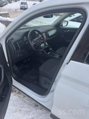 White Skoda Kodiaq 2021 in Riga, with an engine capacity of 2.00 L and mileage of 172 thousand km for 23000 €, photo 10 on AUTOMOTO.COM.LV