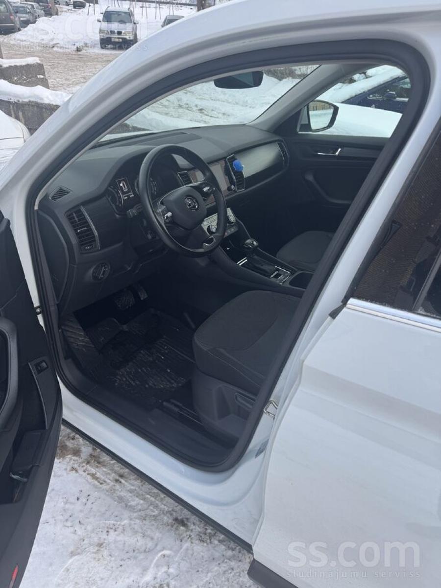 White Skoda Kodiaq 2021 in Riga, with an engine capacity of 2.00 L and mileage of 172 thousand km for 23000 €, photo 10 on AUTOMOTO.COM.LV
