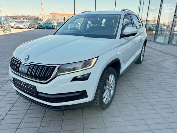 White Skoda Kodiaq 2021 in Kaunas, with an engine capacity of 1.50 L and mileage of 157 thousand km for 18900 €, photo 1 on AUTOMOTO.COM.LV