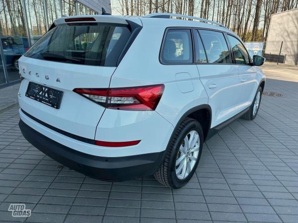 White Skoda Kodiaq 2021 in Kaunas, with an engine capacity of 1.50 L and mileage of 157 thousand km for 18900 €, photo 4 on AUTOMOTO.COM.LV