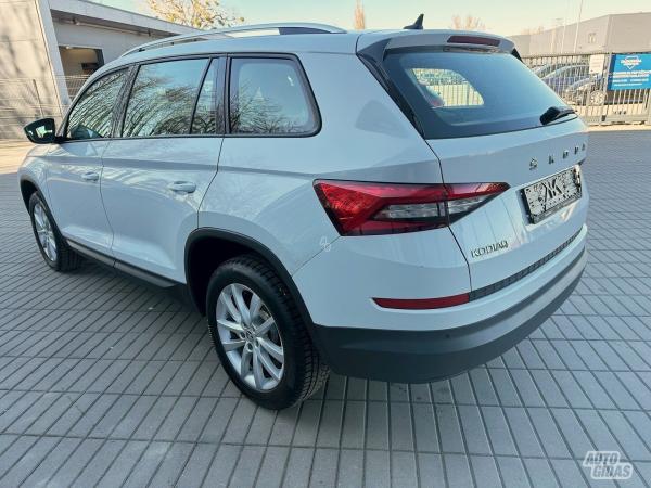 White Skoda Kodiaq 2021 in Kaunas, with an engine capacity of 1.50 L and mileage of 157 thousand km for 18900 €, photo 5 on AUTOMOTO.COM.LV