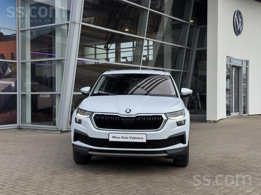 White Skoda Kodiaq 2021 in Valmiera, with an engine capacity of 2.00 L and mileage of 161 thousand km for 24500 €, photo 3 on AUTOMOTO.COM.LV