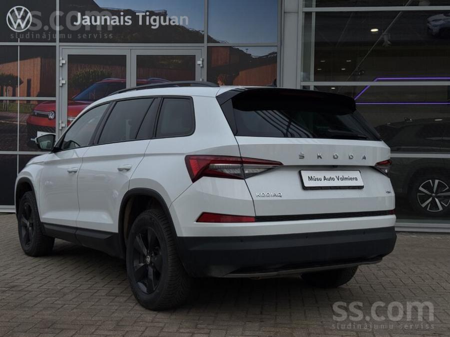 White Skoda Kodiaq 2021 in Valmiera, with an engine capacity of 2.00 L and mileage of 161 thousand km for 24500 €, photo 5 on AUTOMOTO.COM.LV