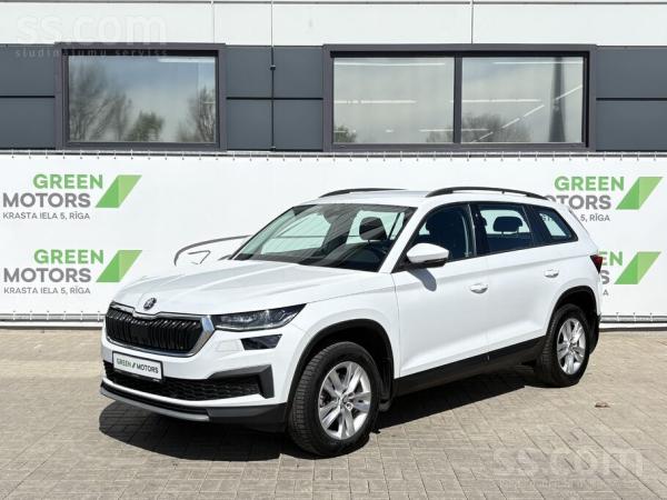 Белый Шкода Kodiaq 2021 в Рига, объемом двигателя 2.00 л и пробегом 142 тыс. км за 20900 €, фото 1 на AUTOMOTO.COM.LV