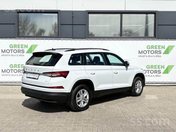 Белый Шкода Kodiaq 2021 в Рига, объемом двигателя 2.00 л и пробегом 142 тыс. км за 20900 €, фото 4 на AUTOMOTO.COM.LV