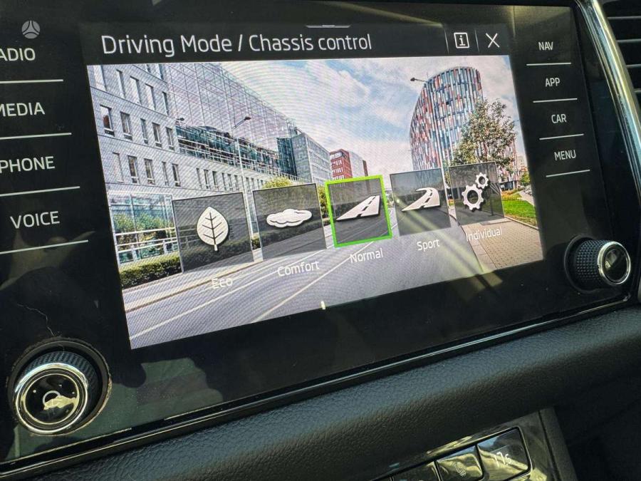 Белый Шкода Kodiaq 2021 в Вильнюс, объемом двигателя 1.97 л и пробегом 182 тыс. км за 22100 €, фото 22 на AUTOMOTO.COM.LV