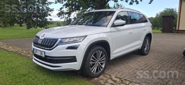 Белый Шкода Kodiaq 2021 в Валмиера, объемом двигателя 1.50 л и пробегом 67 тыс. км за 26200 €, фото 1 на AUTOMOTO.COM.LV
