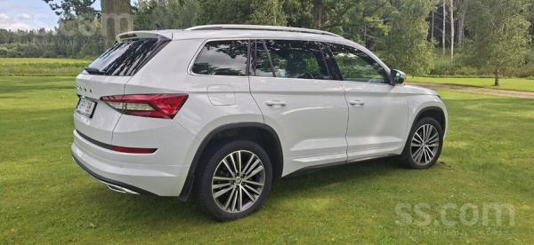 Белый Шкода Kodiaq 2021 в Валмиера, объемом двигателя 1.50 л и пробегом 67 тыс. км за 26200 €, фото 2 на AUTOMOTO.COM.LV