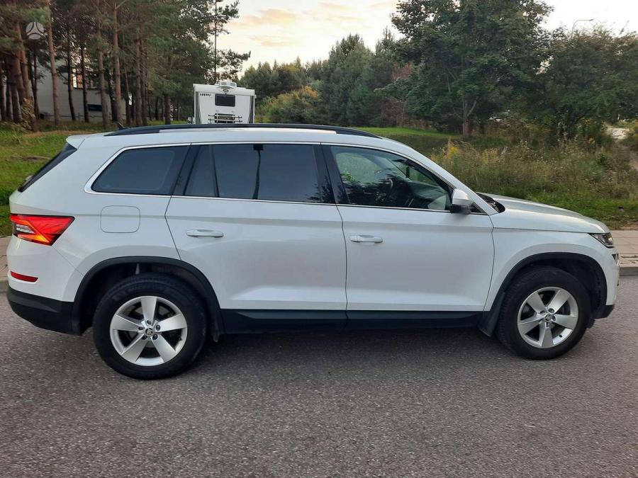 Balts Skoda Kodiaq 2021 Viļņa, ar dzinēja tilpumu 1.50 L un nobraukumu 53 tūkst. km par 20600 €, foto 4 vietnē AUTOMOTO.COM.LV