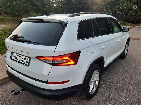 White Skoda Kodiaq 2021 in Vilnius, with an engine capacity of 1.50 L and mileage of 53 thousand km for 20600 €, photo 5 on AUTOMOTO.COM.LV