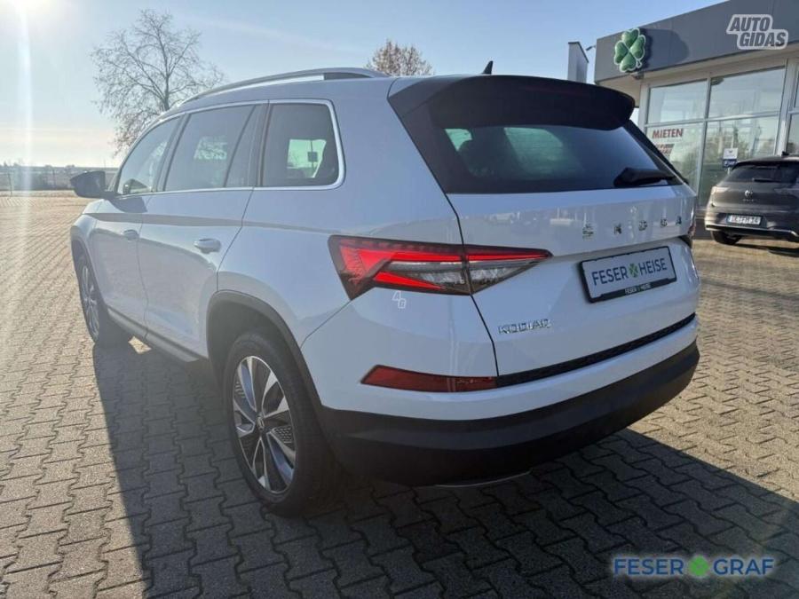 White Skoda Kodiaq 2022 in Kaunas, with an engine capacity of 2.00 L and mileage of 82 thousand km for 32649 €, photo 5 on AUTOMOTO.COM.LV